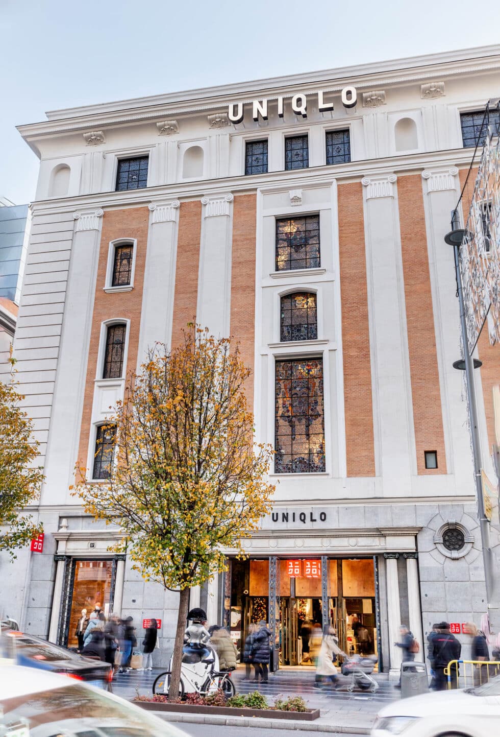Renovación de Uniqlo Gran Vía con puertas VISS - Jansen